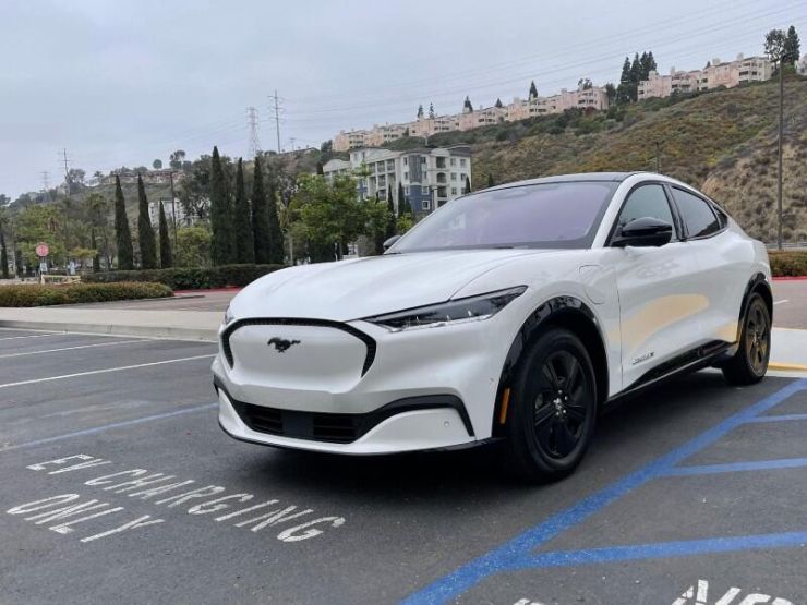 How the plug-and-charge feature in the Ford Mustang Mach-E works ...