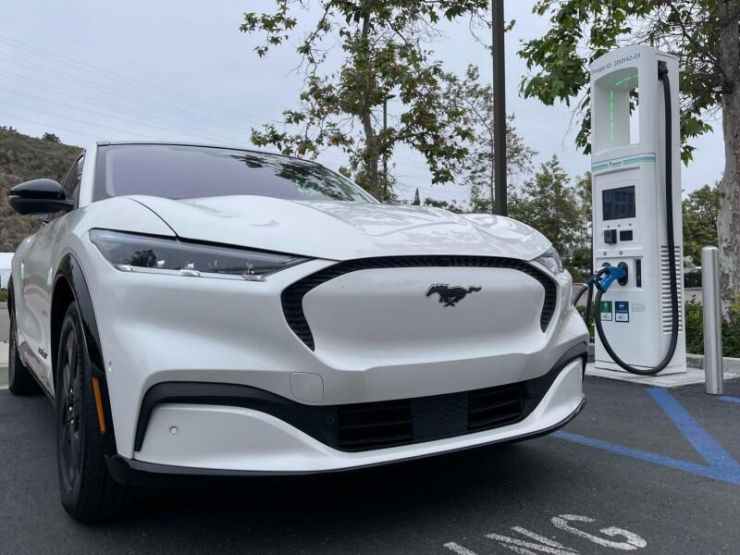 How the plug-and-charge feature in the Ford Mustang Mach-E works ...