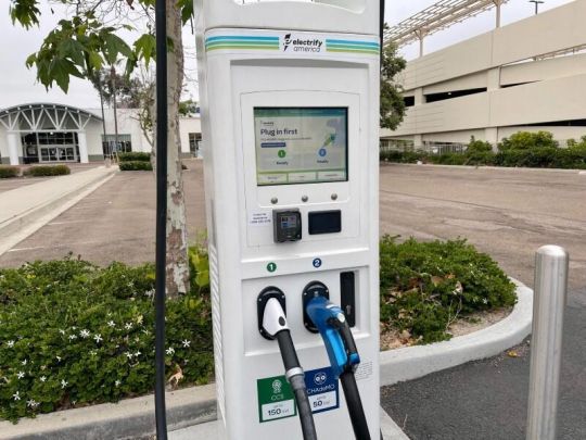 How the plug-and-charge feature in the Ford Mustang Mach-E works ...