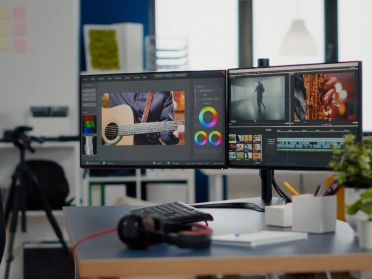 How to install and activate the Windows 10 Projecting to this PC feature