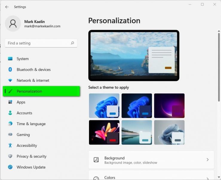 How to personalize the lock screen background image in Windows 11 ...
