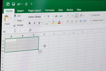 How to add a single vertical bar to a Microsoft Excel line chart ...