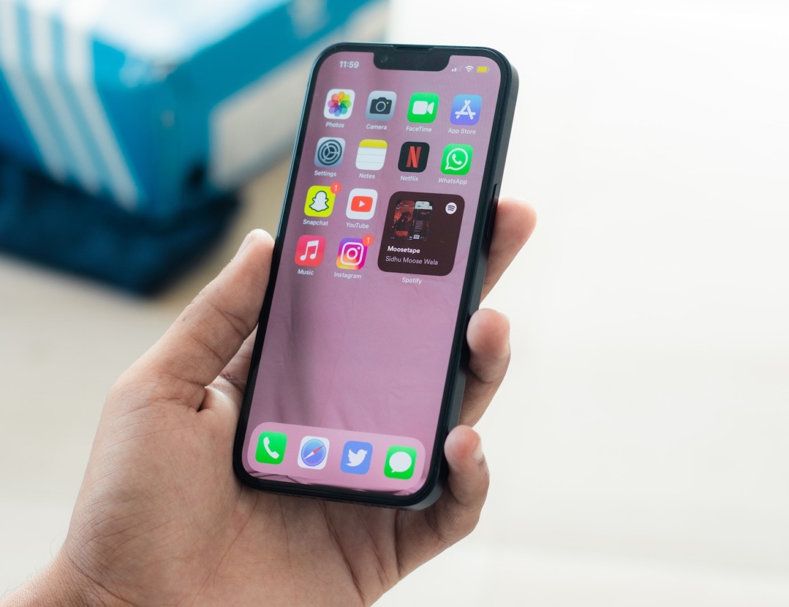 How to create and manage multiple contact lists on your iPhone