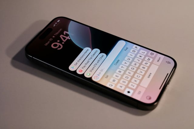 Report: Apple Testing AI-Powered ‘Alternative Words’ Feature for iPhone ...
